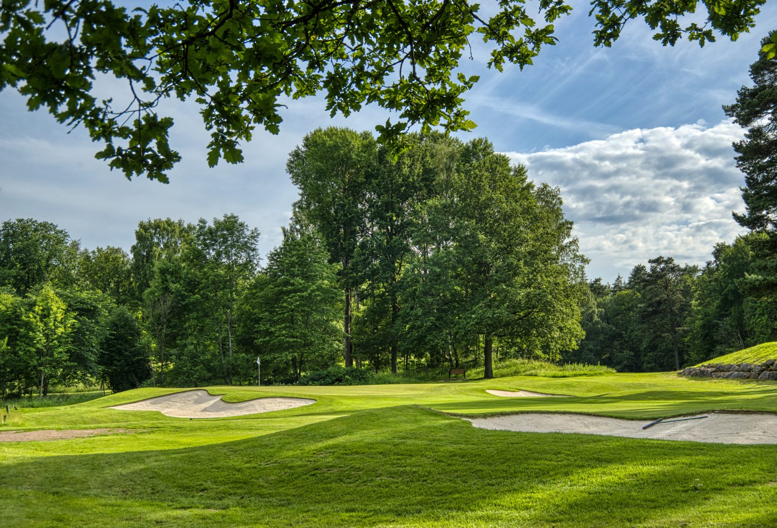 Delsjö Golfklubb - Upplev golf i en vacker och naturskön miljö